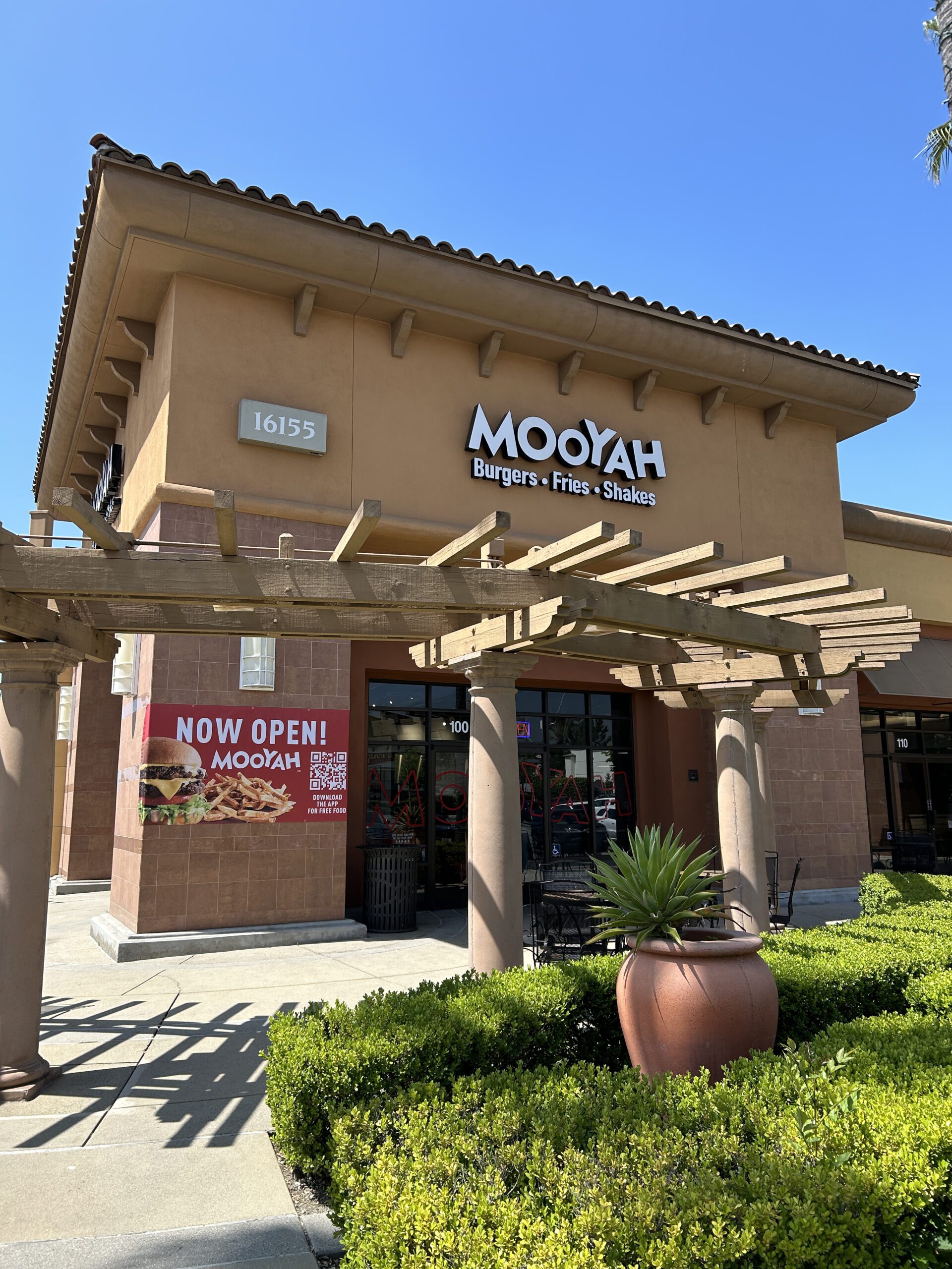 Mooyah Burgers Now Open at Sierra Lakes Village - Lewis Retail Centers